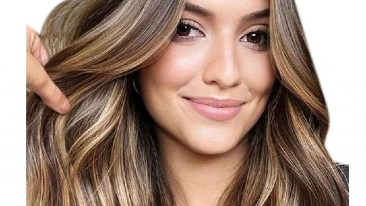 Qué es el rubio dorado miel con mechas y cómo lograrlo en tu cabello